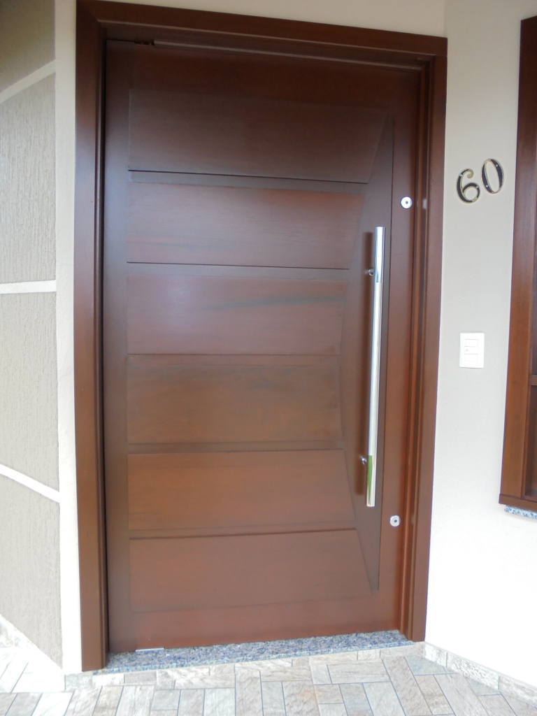 Porta externa - Portas - Produtos - Klein - Esquadrias de madeira